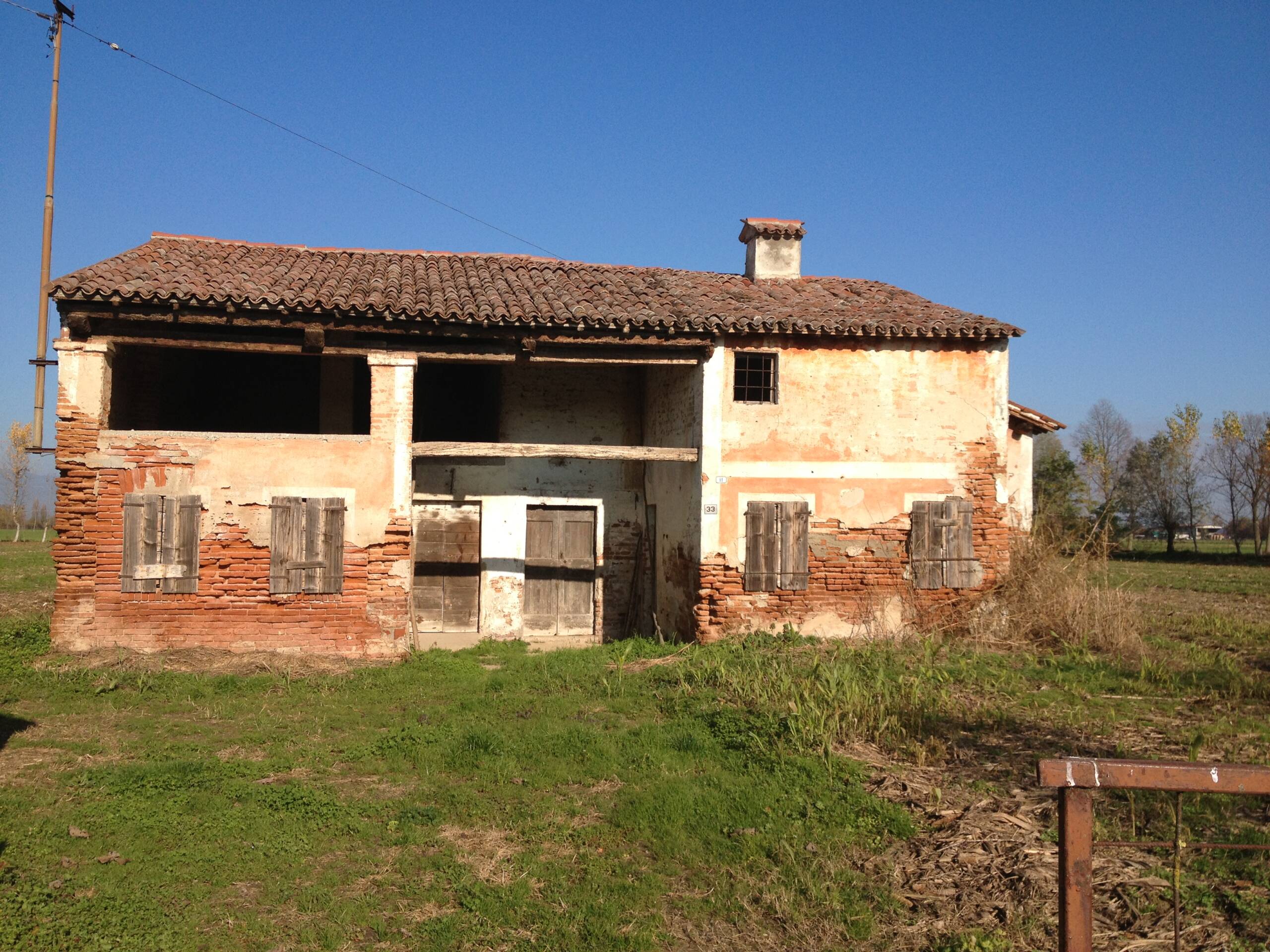 Ristrutturazione di una casa vecchia e umida: come procedere?